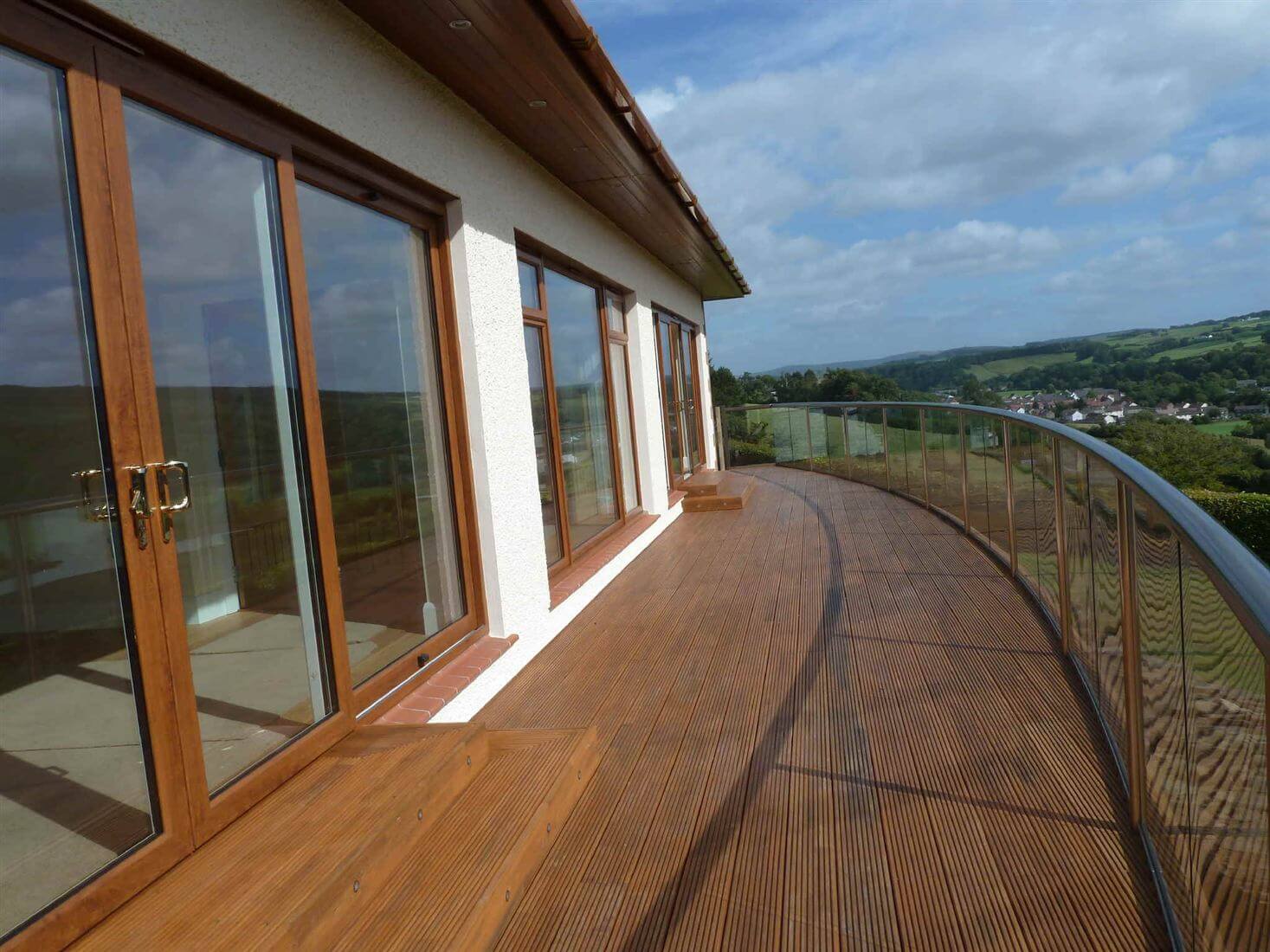 Curved Balcony in Glass | Glass Balustrades | Balcony Systems