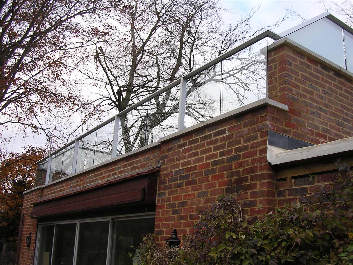 Glass Balustrades Gallery | Aerofoil Handrail | Glass Railing Balcony ...